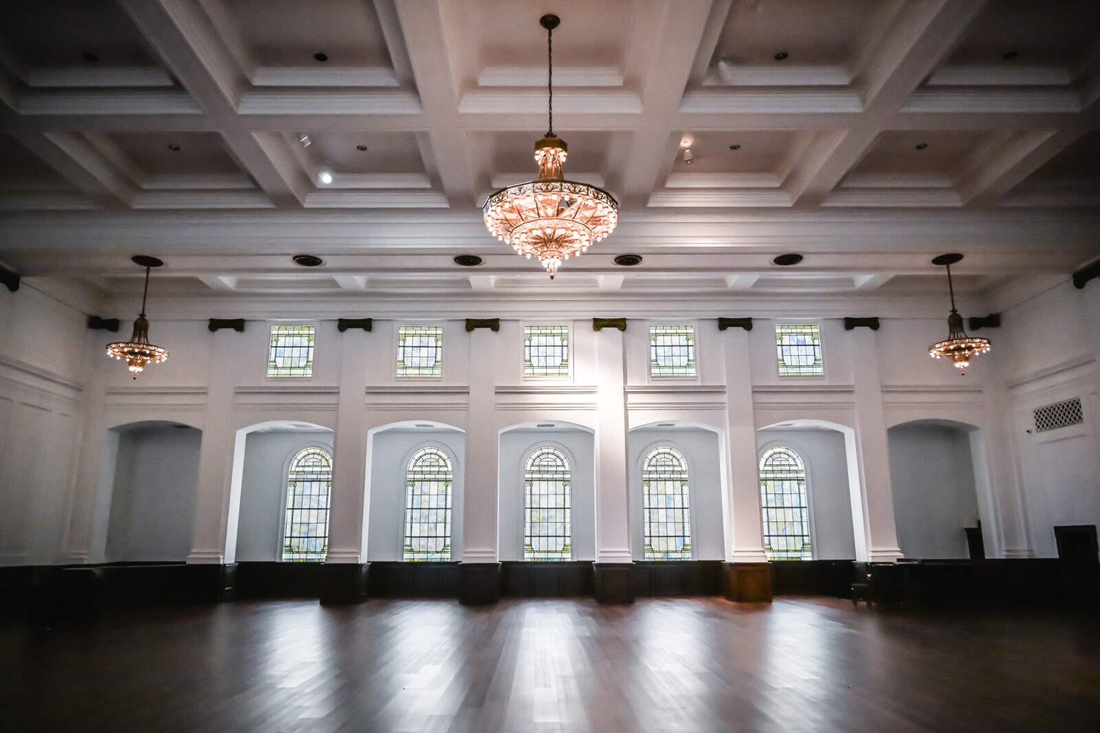 440 Elm: Long Beach’s Newest Wedding Venue - Anything But Gray Events
